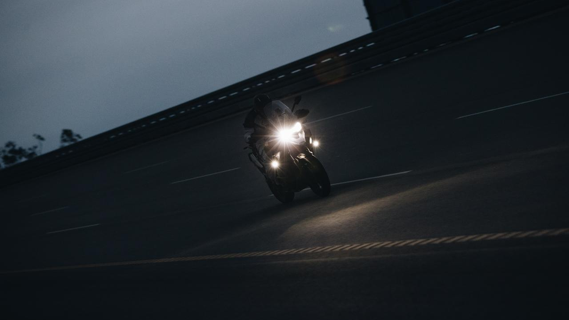 Triumph Motorcycles e Iván Cervantes conquistano un nuovo Guinness ...