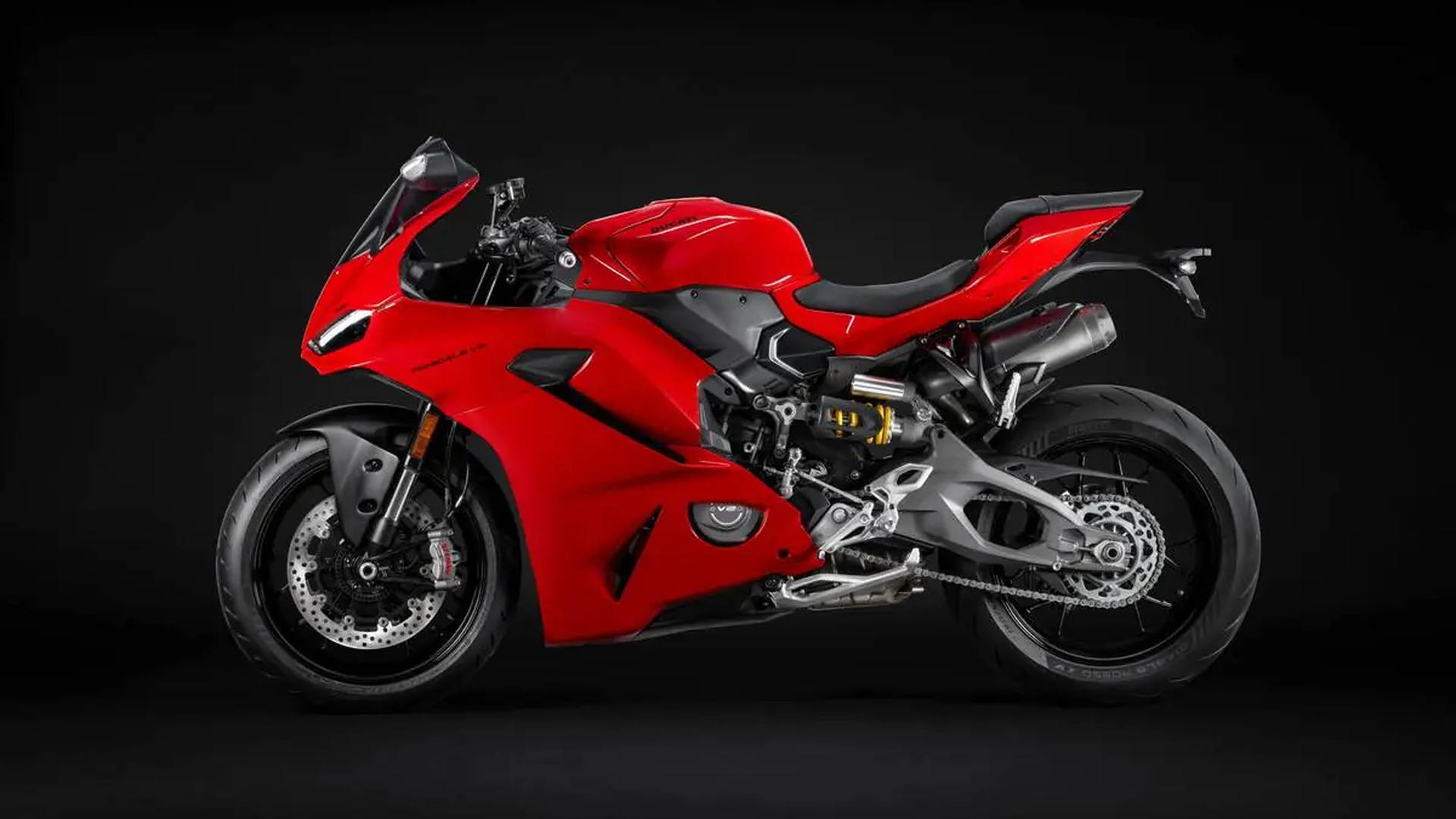 Ducati Panigale V2 2025: l'evoluzione della leggenda su pista e strada ...