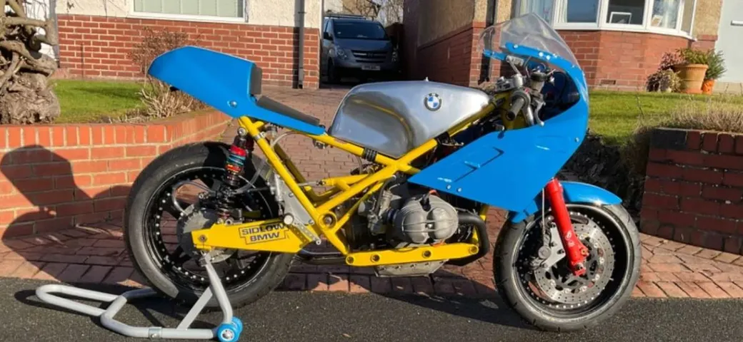 La BMW R100 Racer di Andy Sidlow: un gioiello unico per appassionati