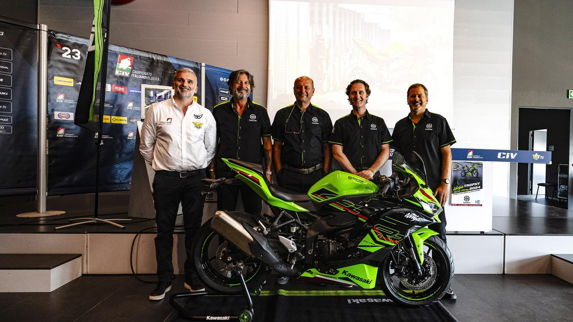 Kawasaki Ninja Trophy ZX - 4RR 2024: trofeo monomarca dedicato alla ...