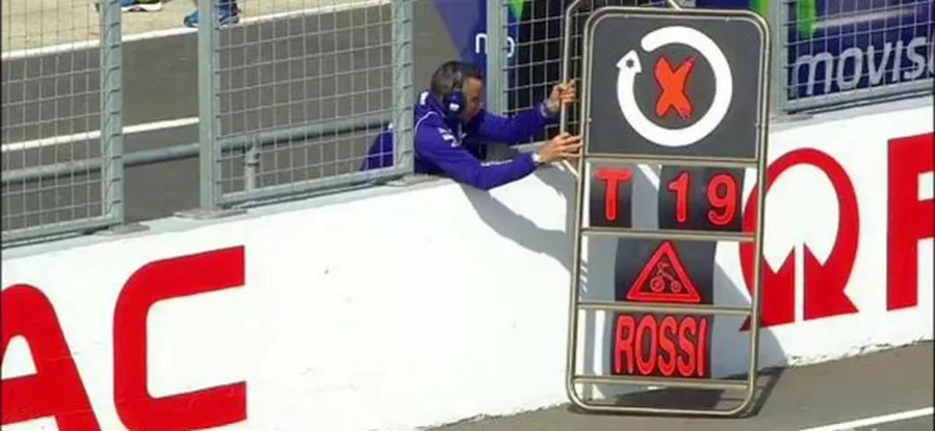 Australia: cartello anti Rossi esposto a Lorenzo?