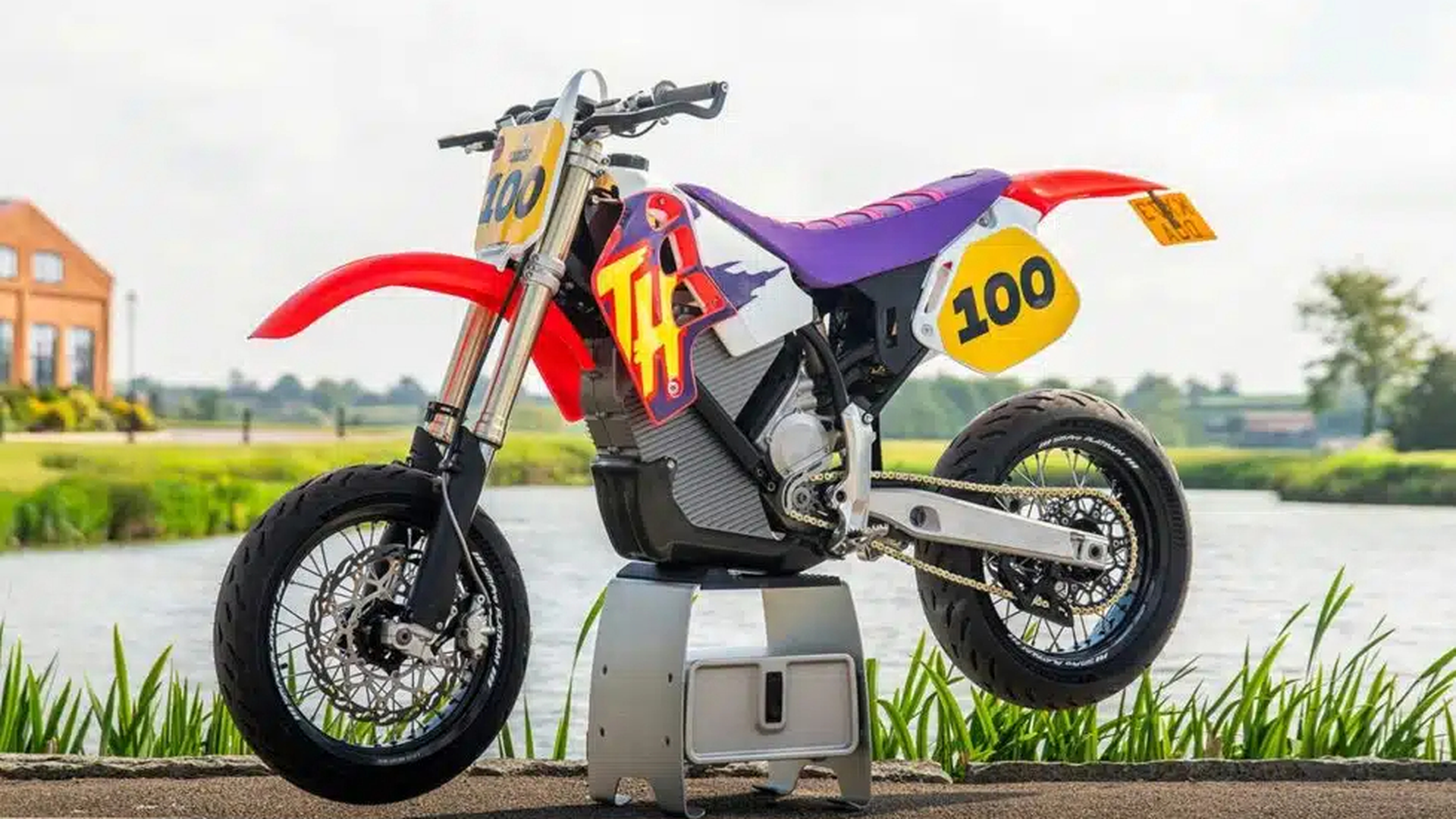 Stark Varg Alpha: la moto elettrica che reinventa l'estetica della CR500