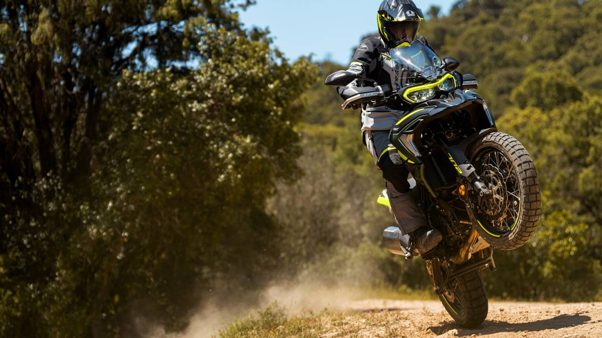 Benelli TRK 702X 2025: la nuova moto adventure per ogni terreno - Motoblog