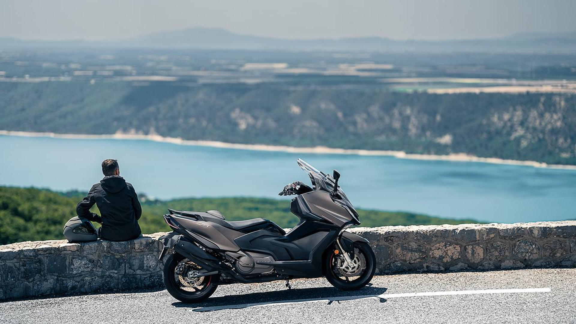 Kymco AK550 Premium: il maxi scooter diventa più interessante [FOTO e ...