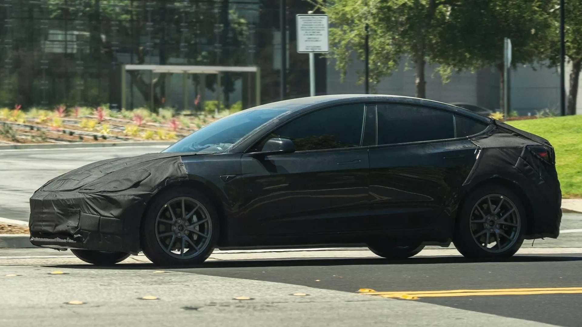 Tesla Model 3 Restyling: debutto sempre più vicino [FOTO SPIA] - Autoblog