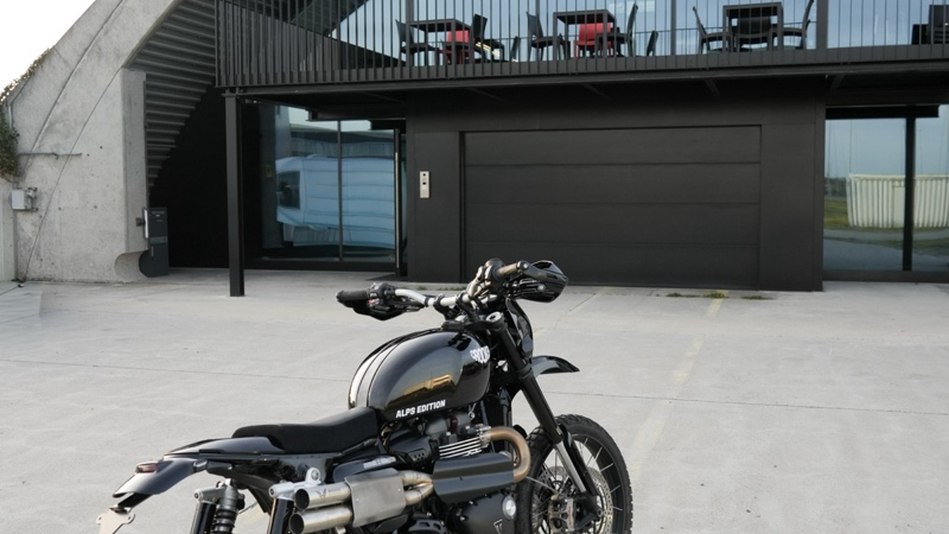 Triumph Scrambler 1200 XE: Alps Edition MotoKit di Crooked