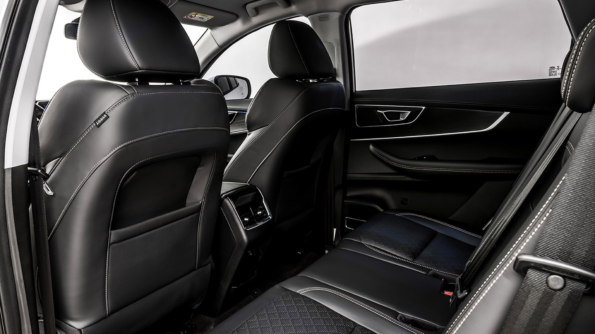 DR 7.0 Turbo: debutta in Italia il nuovo SUV a sette posti [FOTO ...