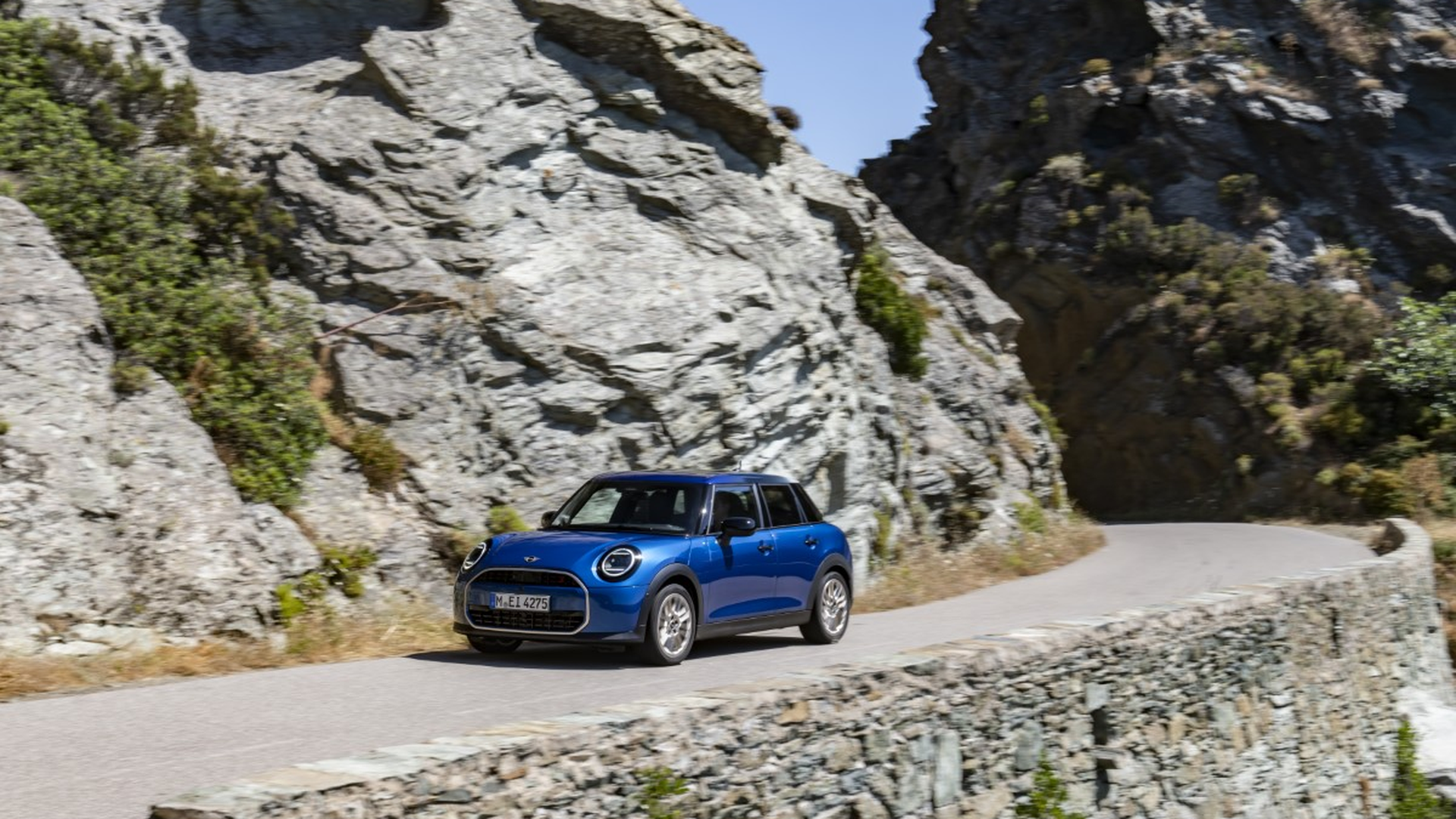 Nuova MINI Cooper S 5 Porte 2024: dimensioni, allestimenti, prezzi ...