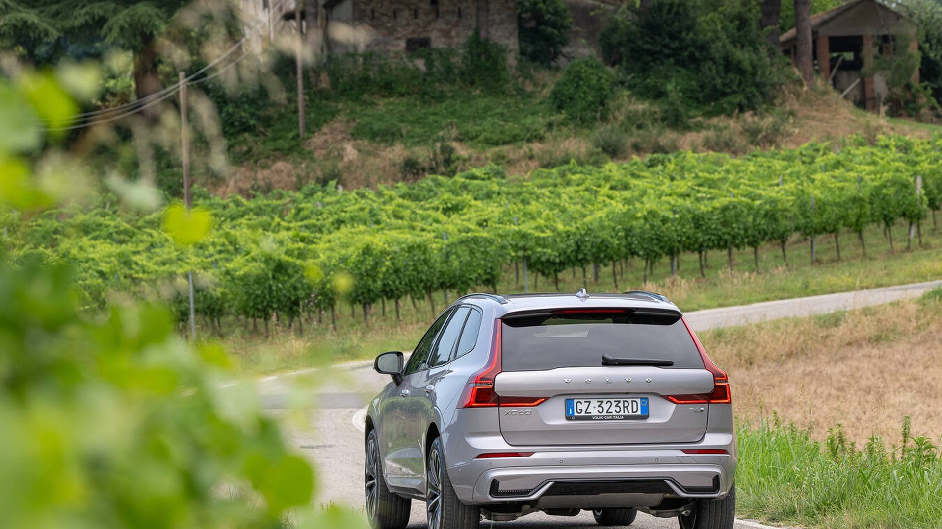 Volvo XC60 Model Year 2026: icona della sicurezza e del design scandinavo