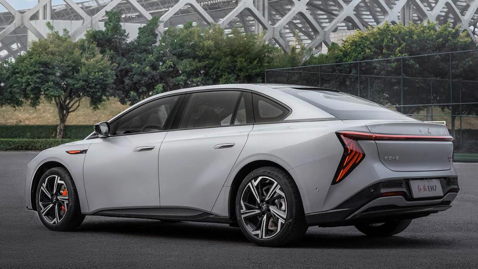 Hongqi EH7 e EHS7: i nuovi modelli elettrici di lusso arrivano in Europa