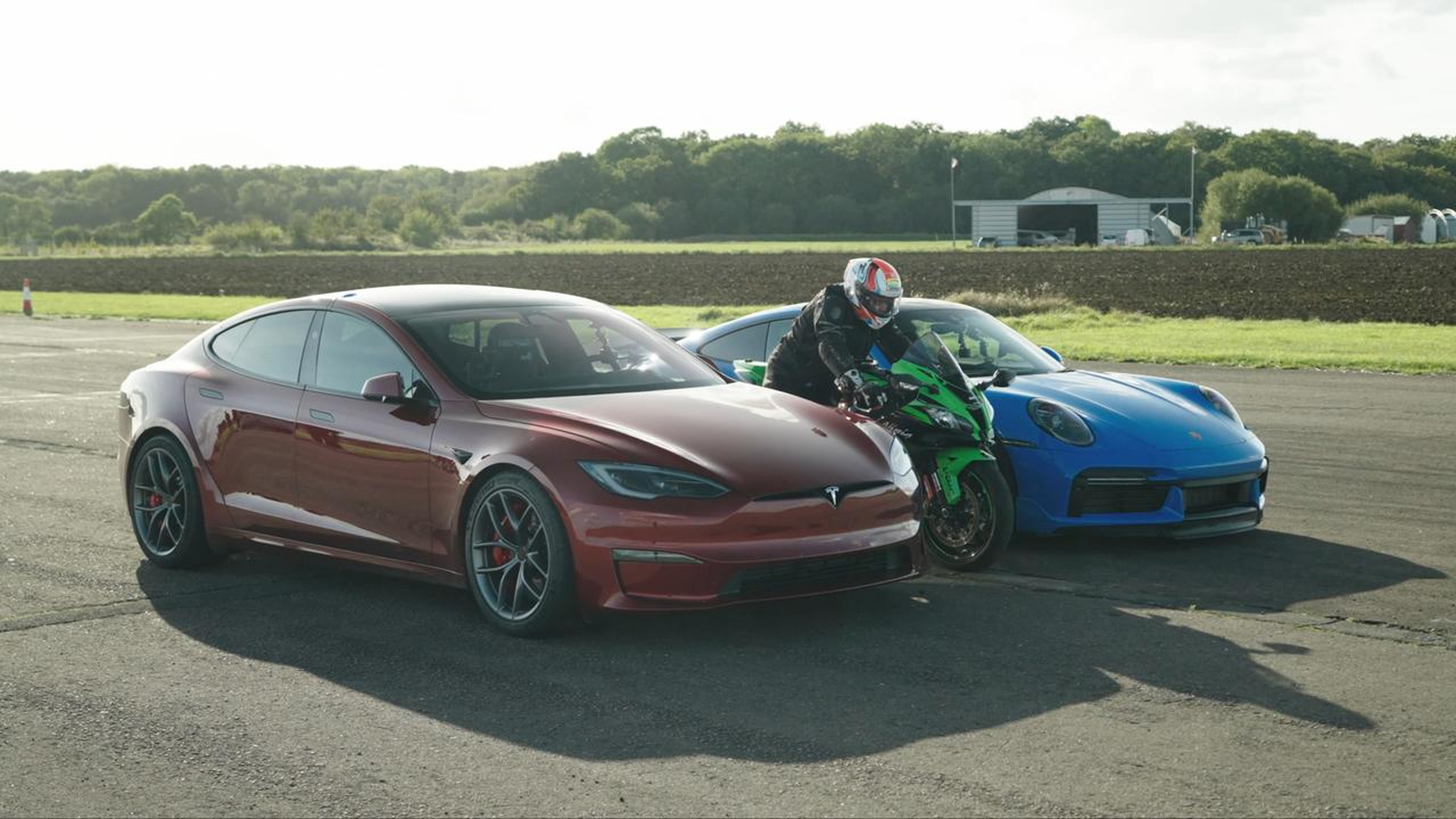 Kawasaki Ninja ZX-10R vs Tesla Model S Plaid vs Porsche 911 Turbo S ...